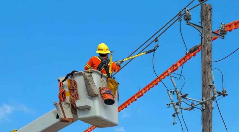 Power Pole Installation Best Practices for Utility Contractors - Memprize